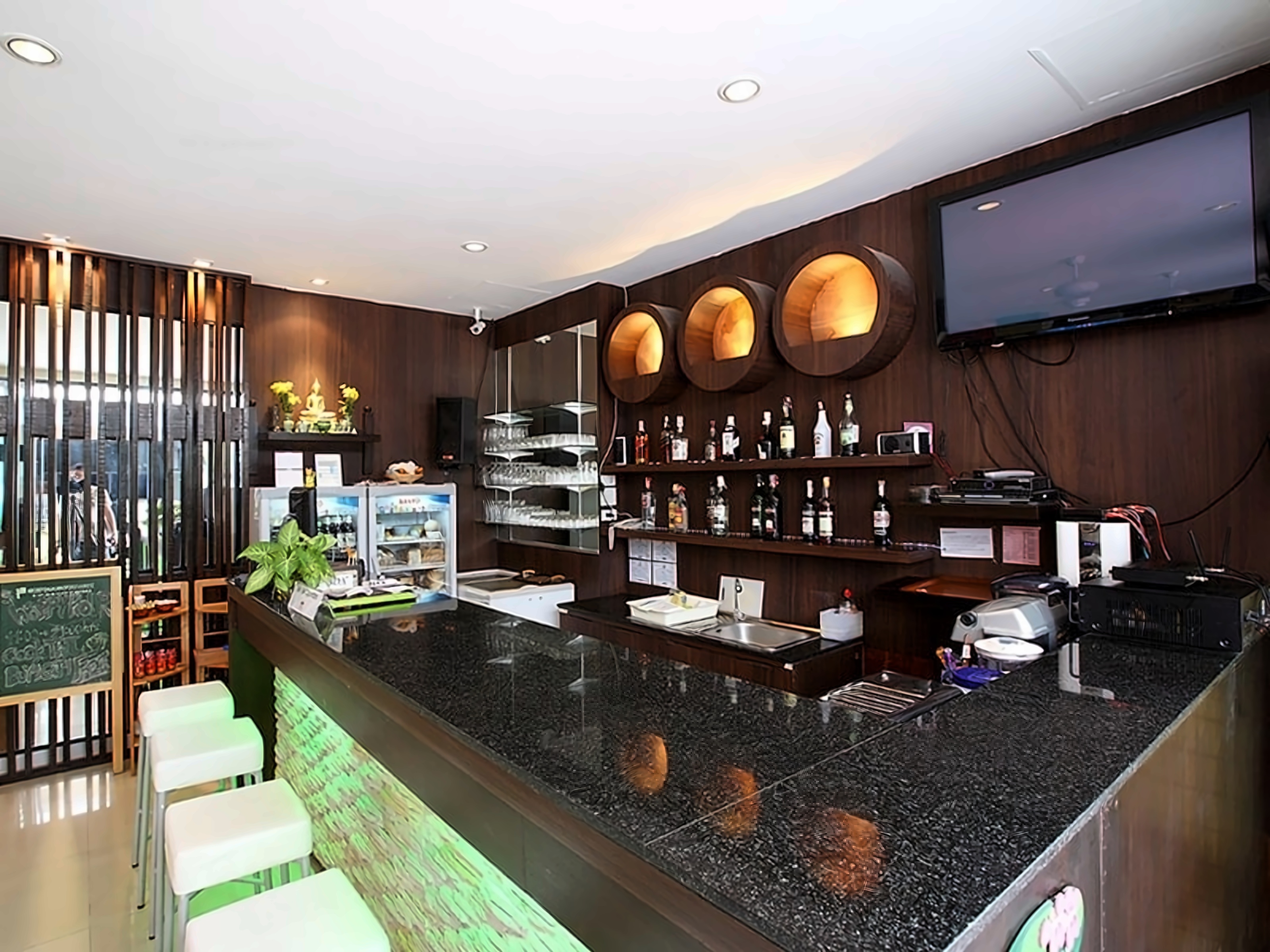 At Home Boutique Hotel Patong Puketa, Patonga Taizeme foto, atpūtas ...