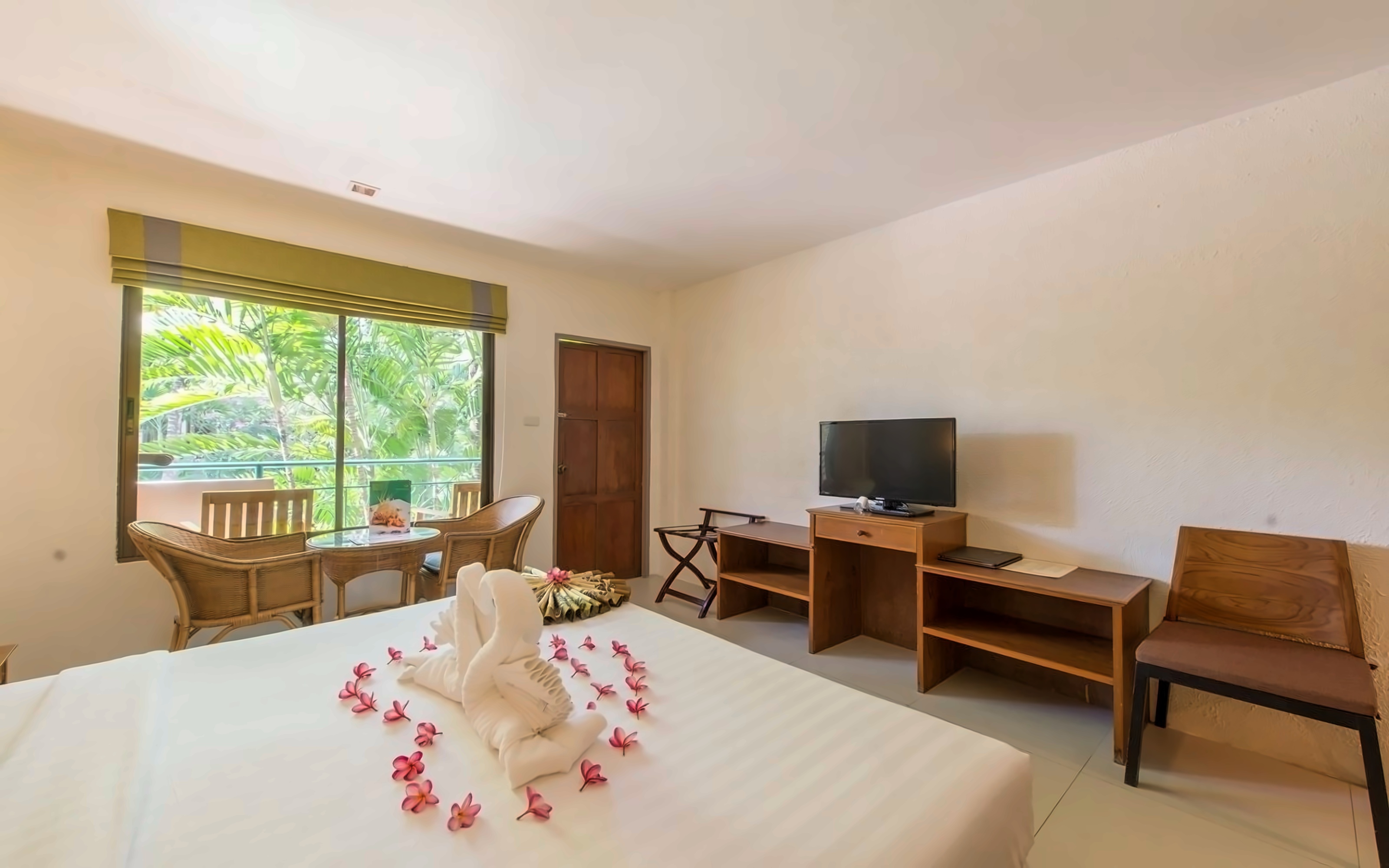 Viridian Patong Resort Phuket Patong Таиланд photo, price for the ...